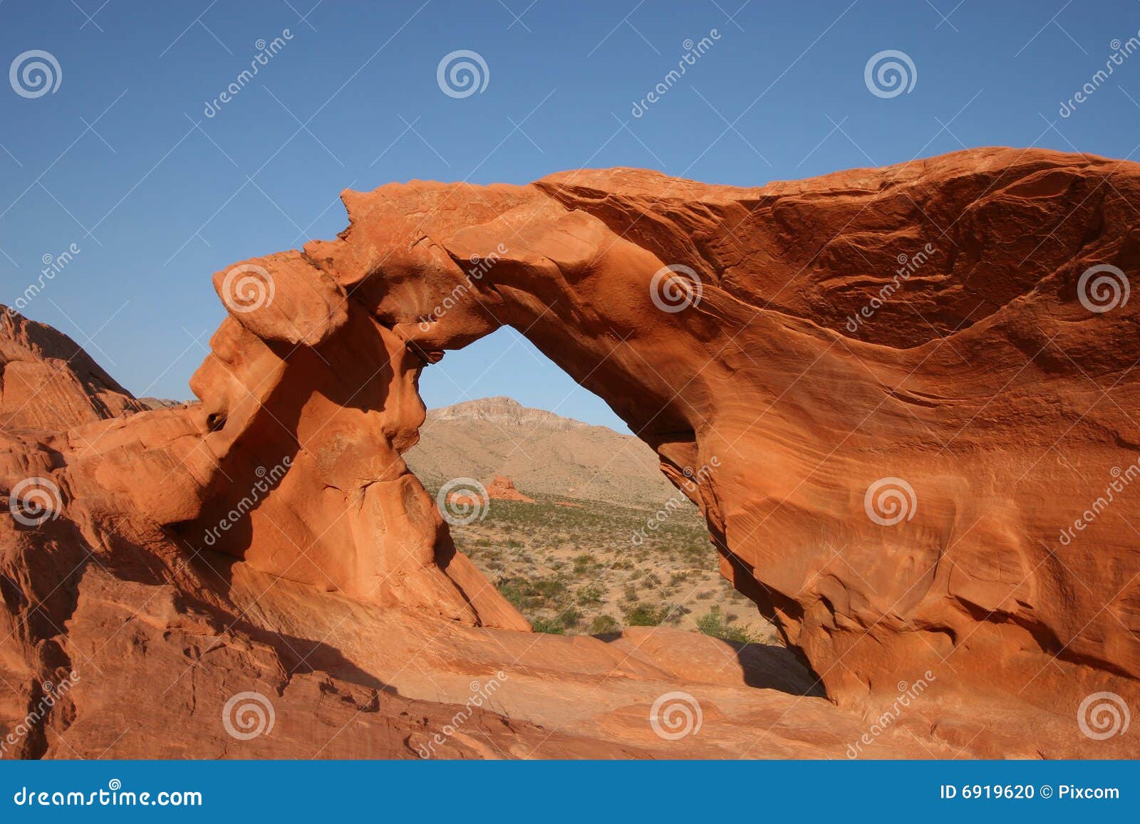 Valley of Fire - Arch Rock stock photo. Image of layers - 6919620