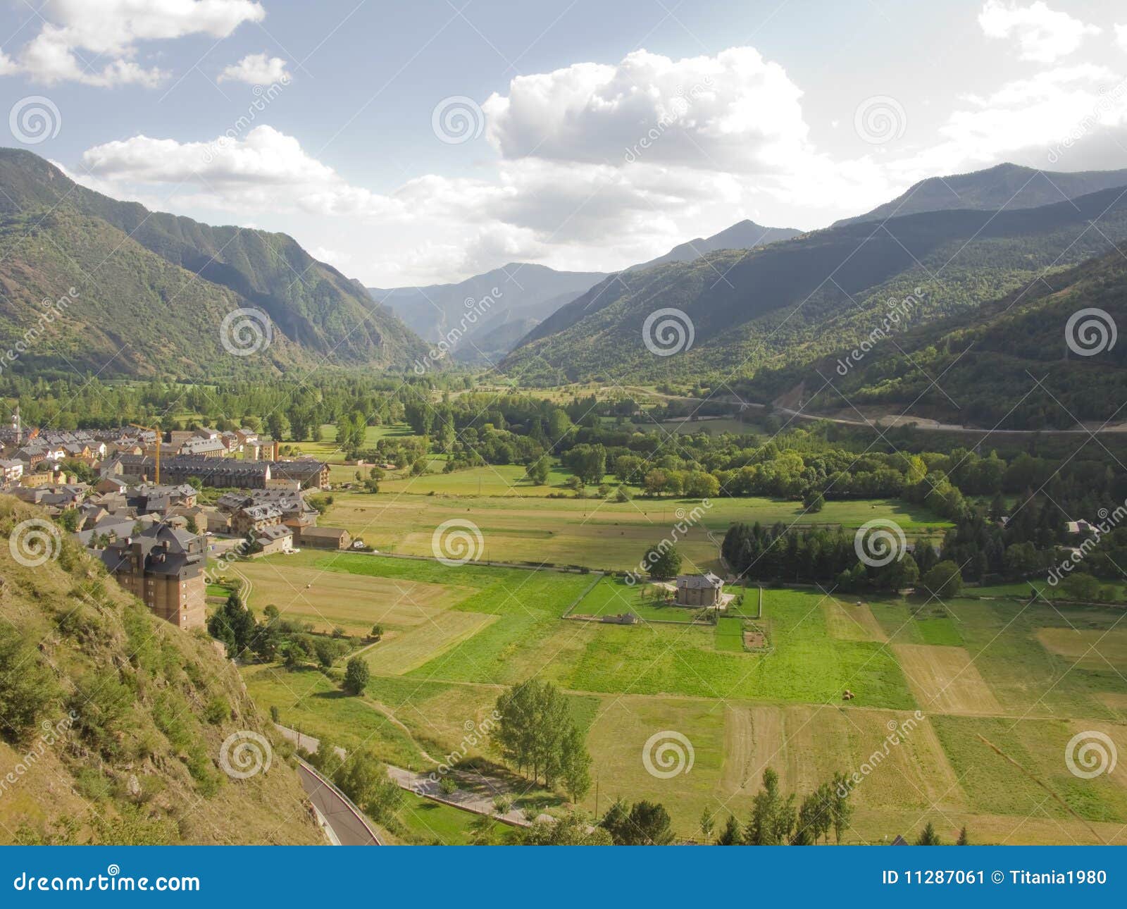 Valley, general view stock image. Image of green, leaves - 11287061