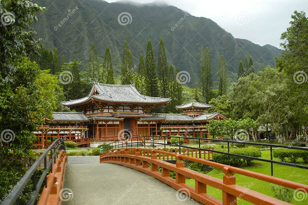Valley of the Temples, Oahu Stock Image - Image of temples, bridge ...