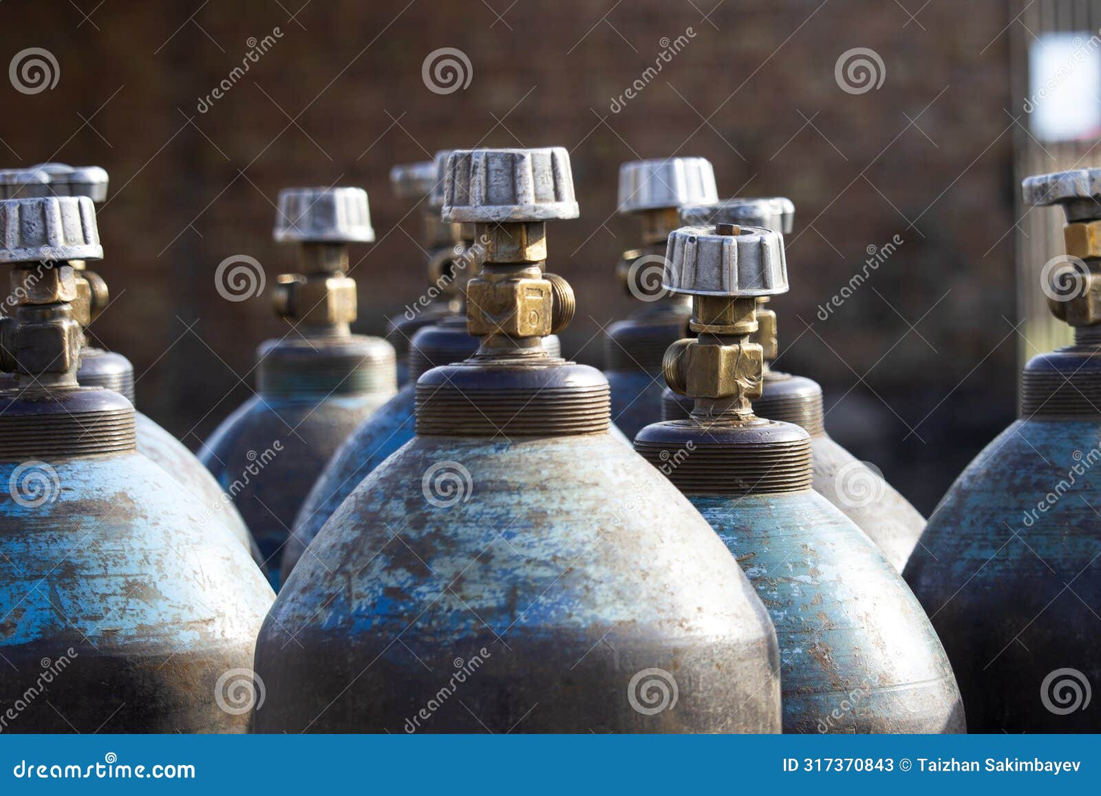 Valve on the Oxygen Cylinder. Cylinder Compressed Gases for Oxygen ...