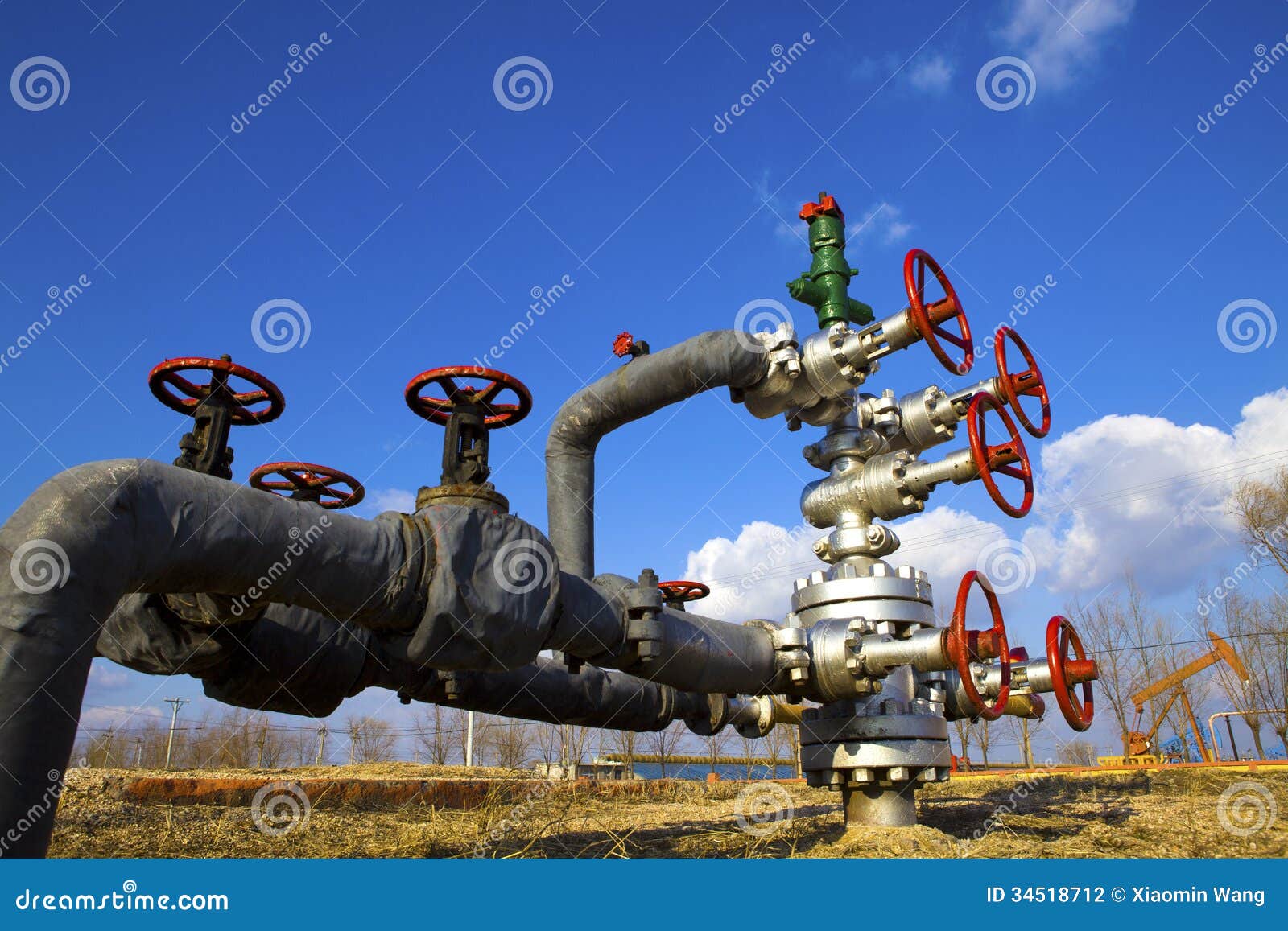 Valve on the pipeline stock photo. Image of flow, flange - 34518712