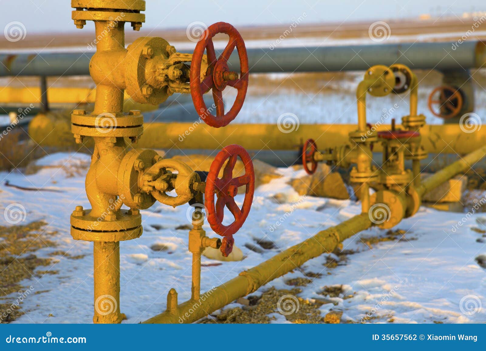 Valve on the pipeline stock photo. Image of pipeline - 35657562