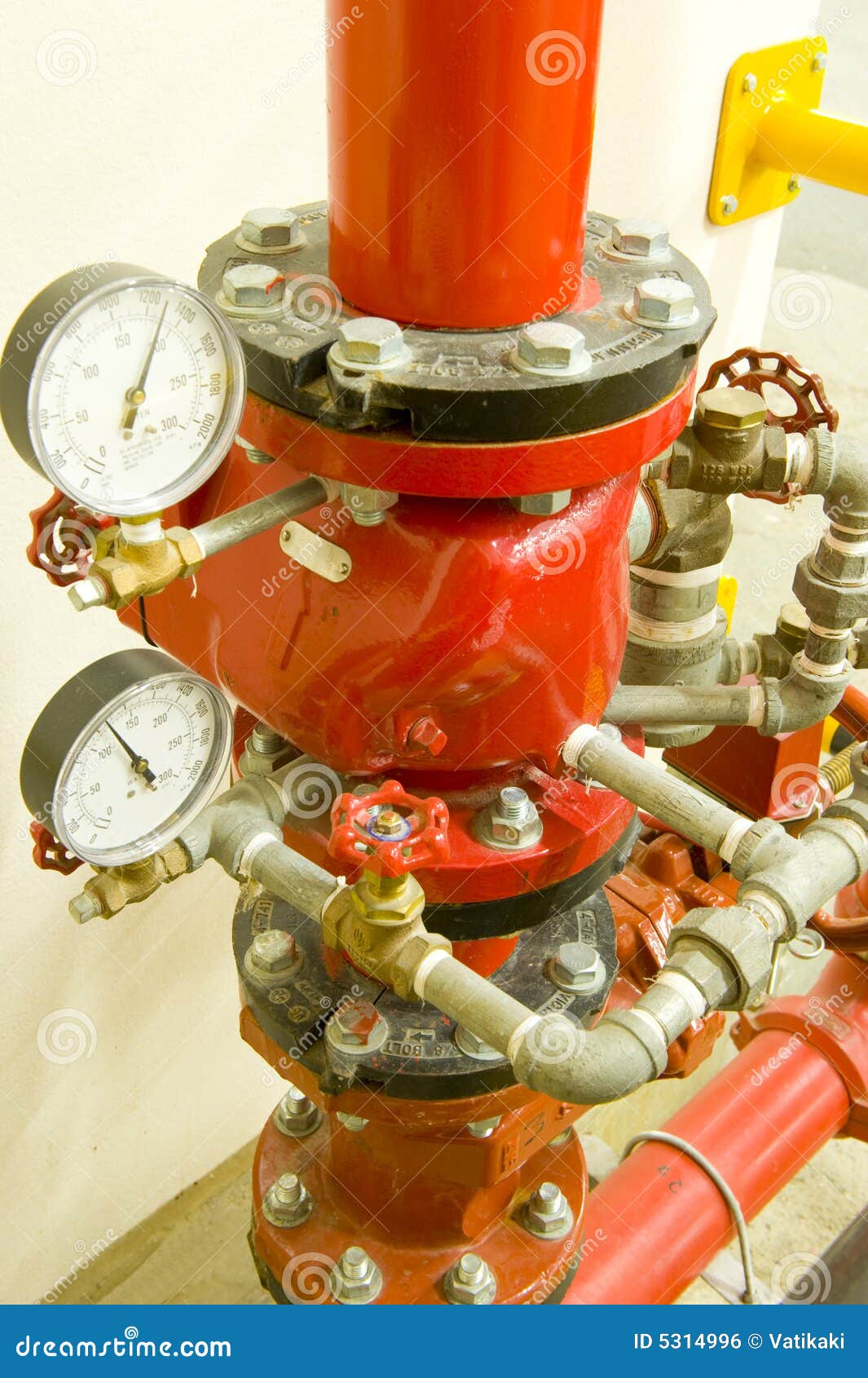 Valvola ad alta pressione fotografia stock. Immagine di industriale ...