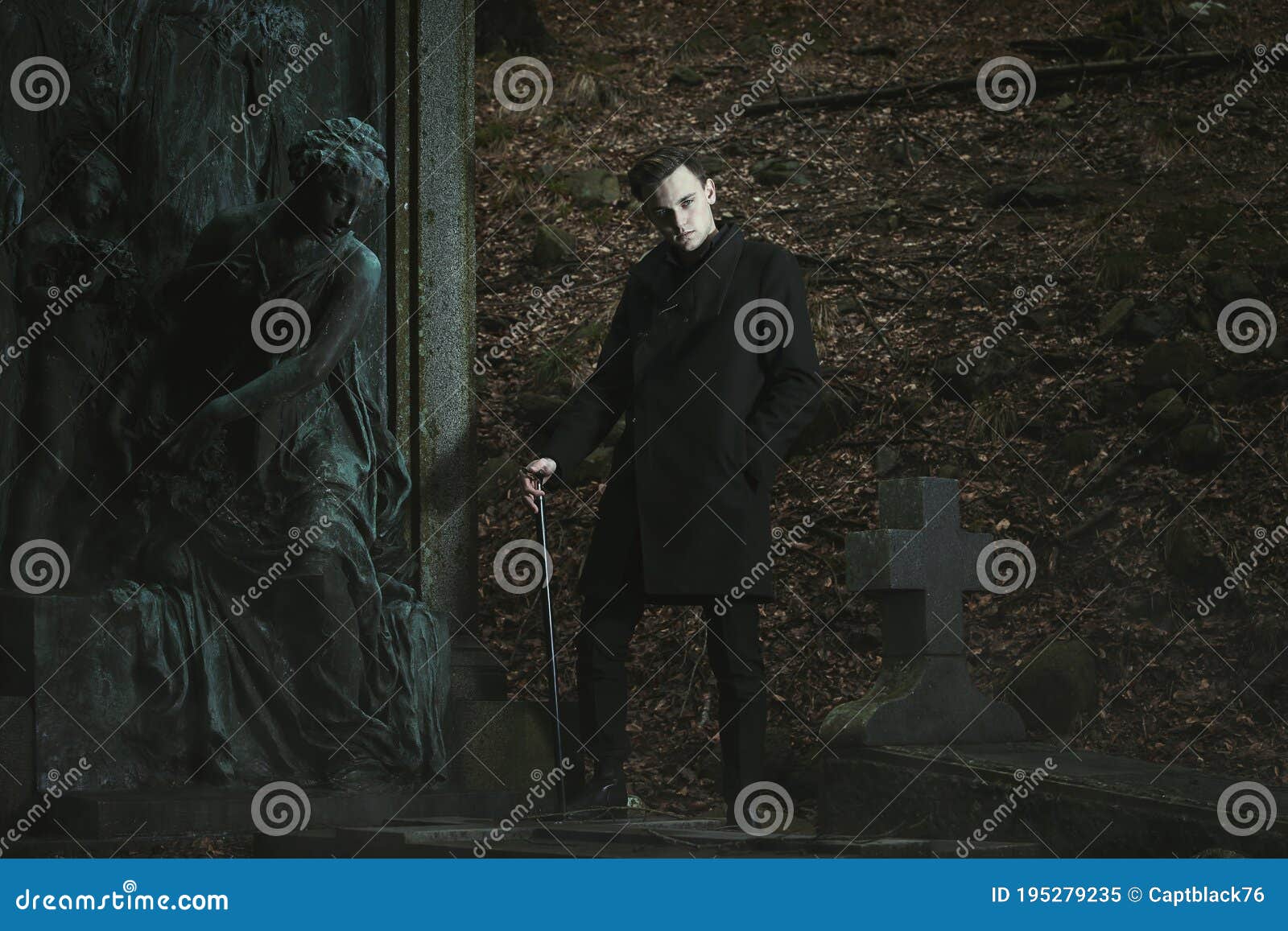 Vampire and Cemetery Statue Stock Image - Image of elegant, door: 195279235