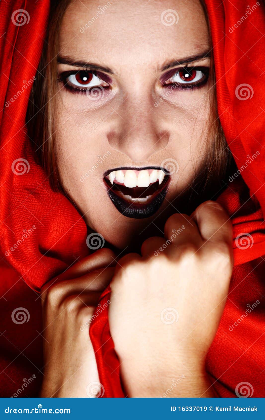 Vampire en rouge image stock. Image du fâché, imagination - 16337019
