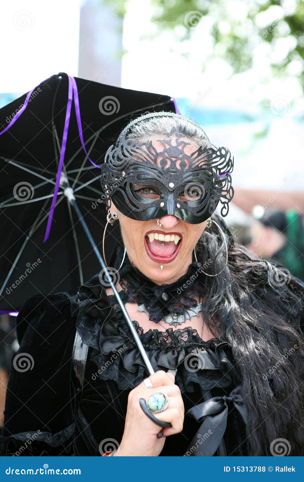 Vampire gothique photo stock éditorial. Image du bijou - 15313788