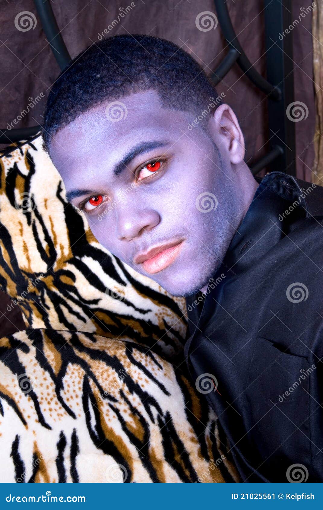 Vampire noir image stock. Image du masculin, effectuez - 21025561