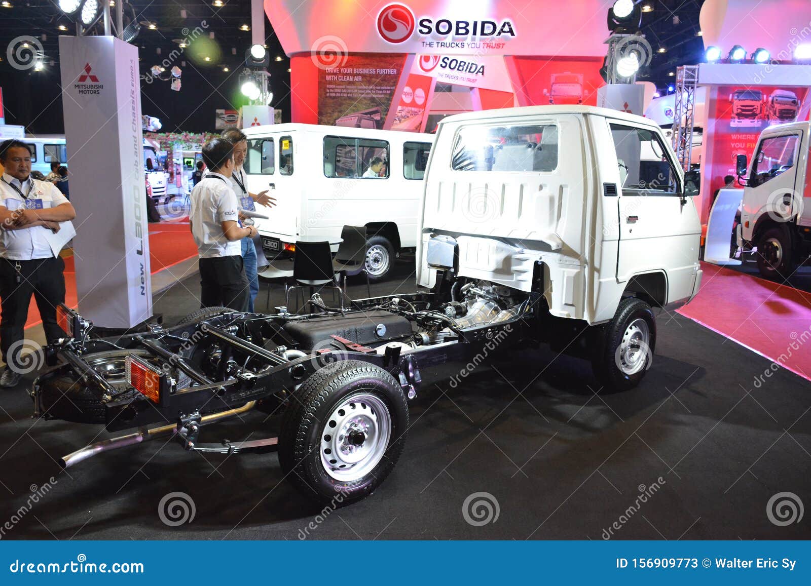 Van De Chasis Mitsubishi L300 Con Chasis Sencillo Foto de archivo ...