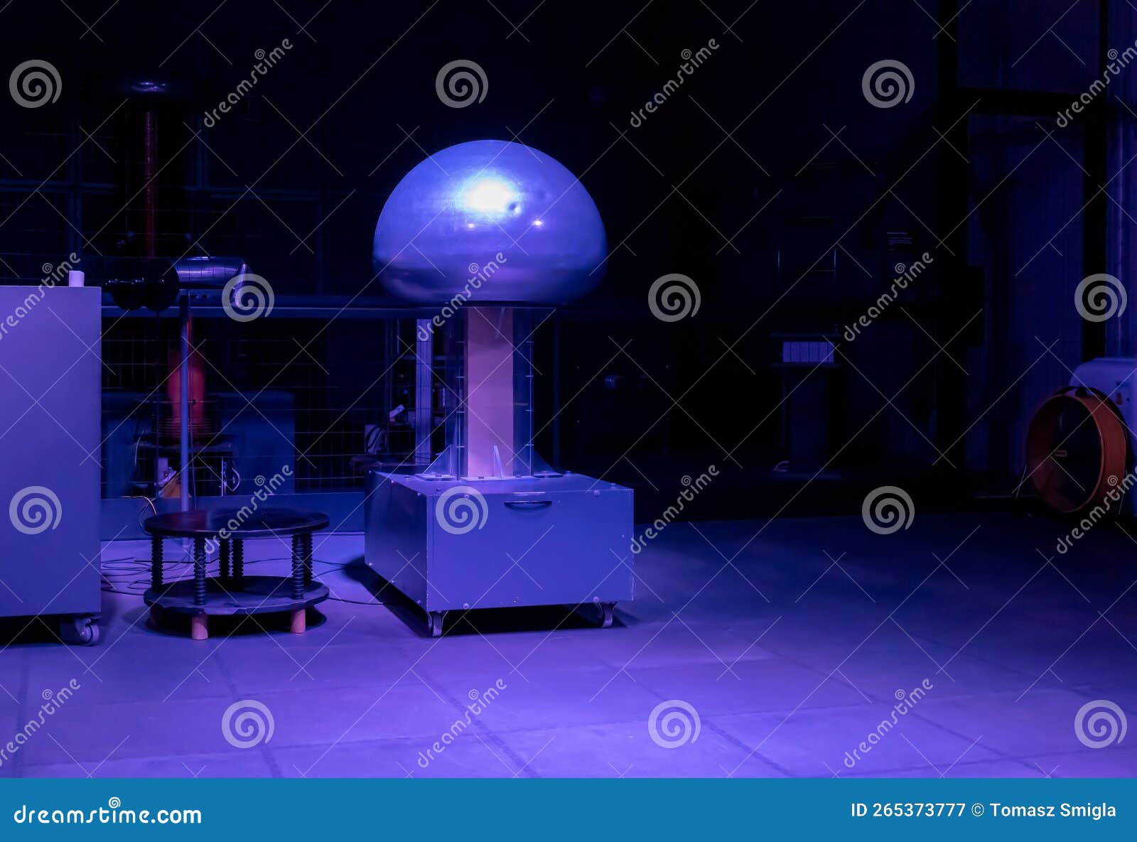 Old Electrostatic Machine, Wimshurst Generator And Glass Pyramid On ...