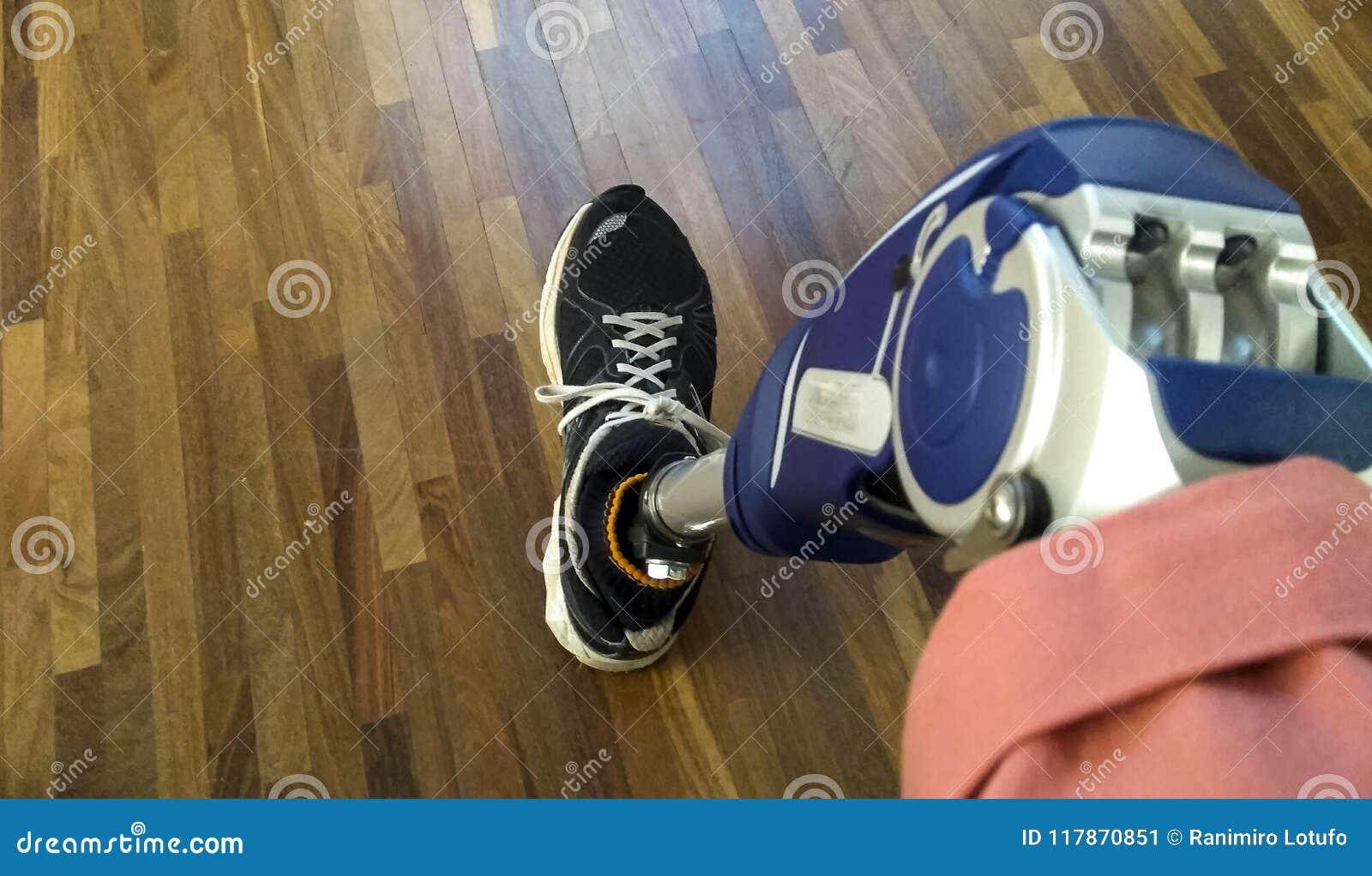 Van Het Beenprothese En Tennis Borrels Stock Afbeelding - Image of ...