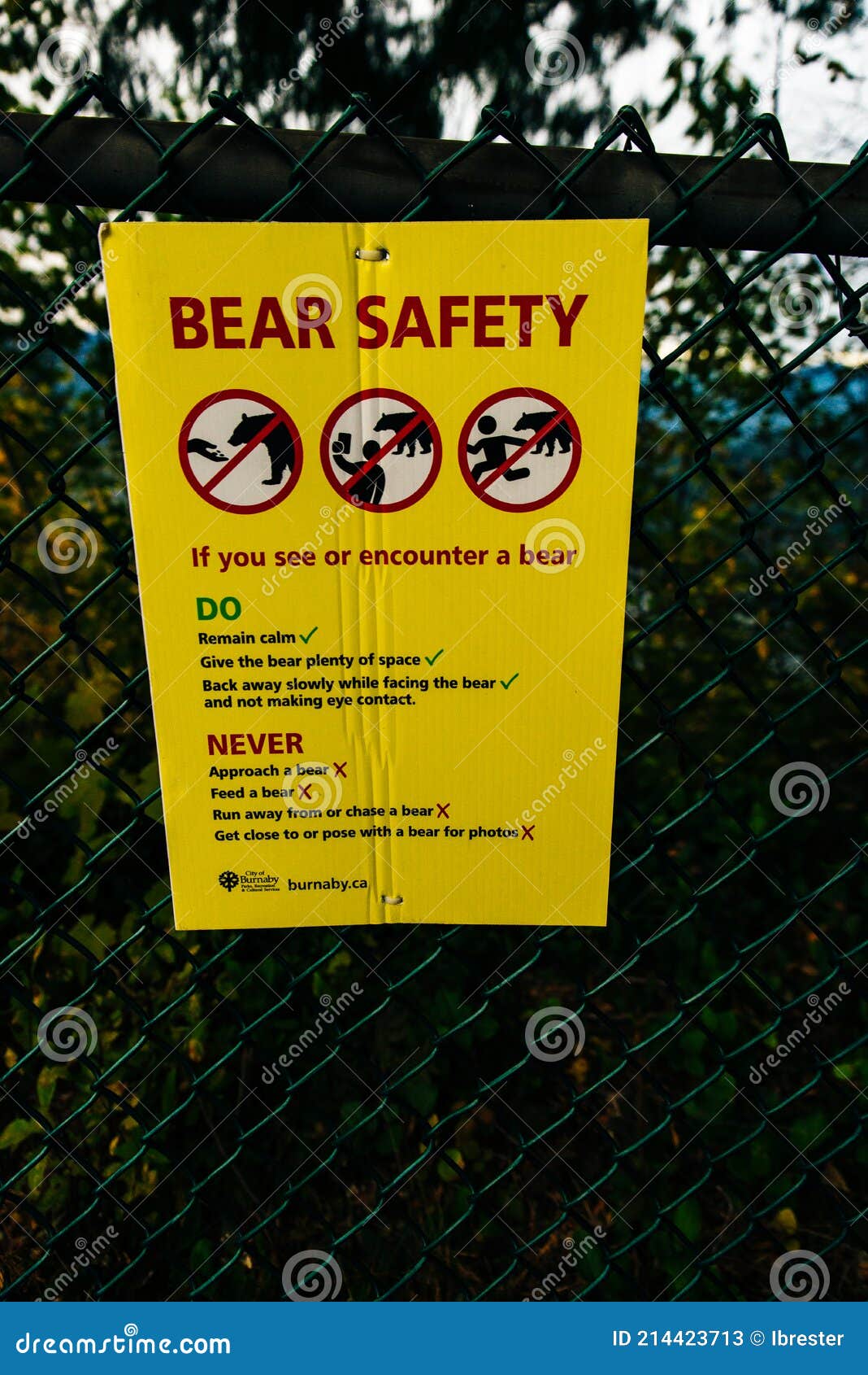 Vancouver, Canada - November, 2019 Bear Warning Sign Editorial Stock ...