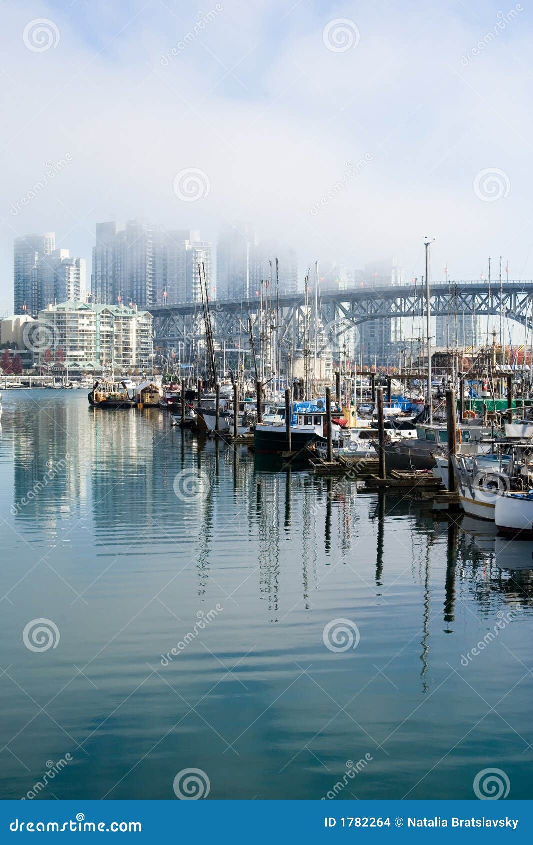 Vancouver en niebla foto de archivo. Imagen de lujo, turista - 1782264