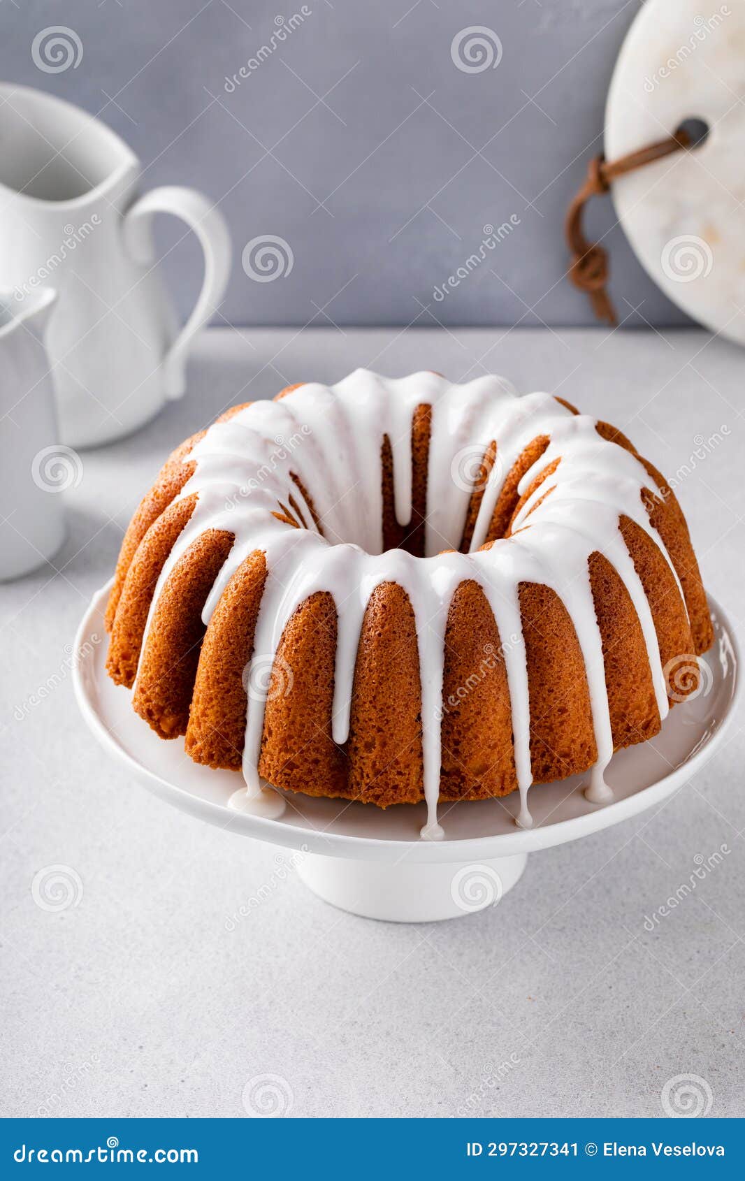 Vanilla Bundt Cake with Sugar Powder Vanilla Icing Stock Image - Image ...