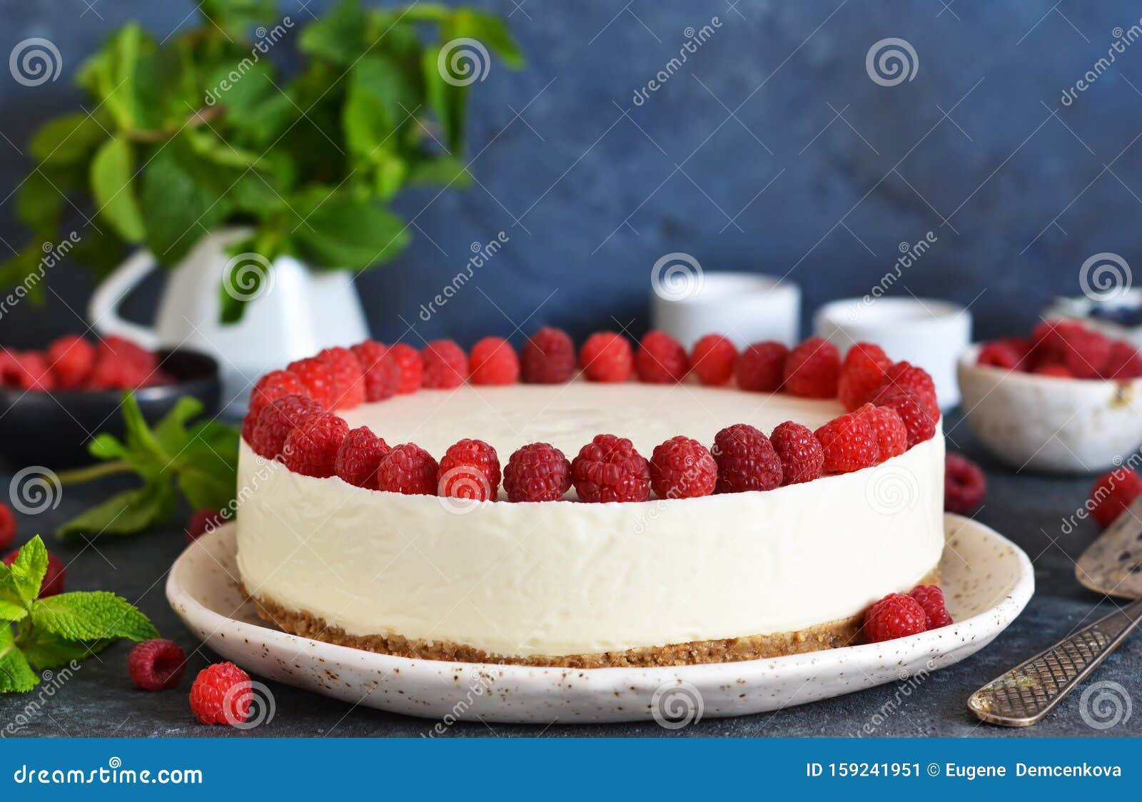 Vanilla Cheesecake with Raspberries. New York Cheesecake with ...