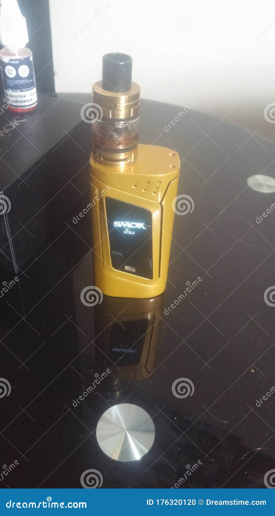 Vape smok alien editorial image. Image of smok, vape - 176320120