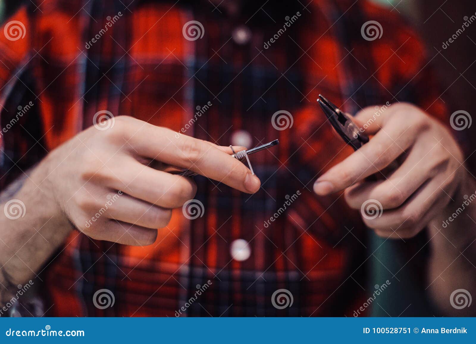 The Process Of Servicing The Mechanical Vape Device. Master Replace ...