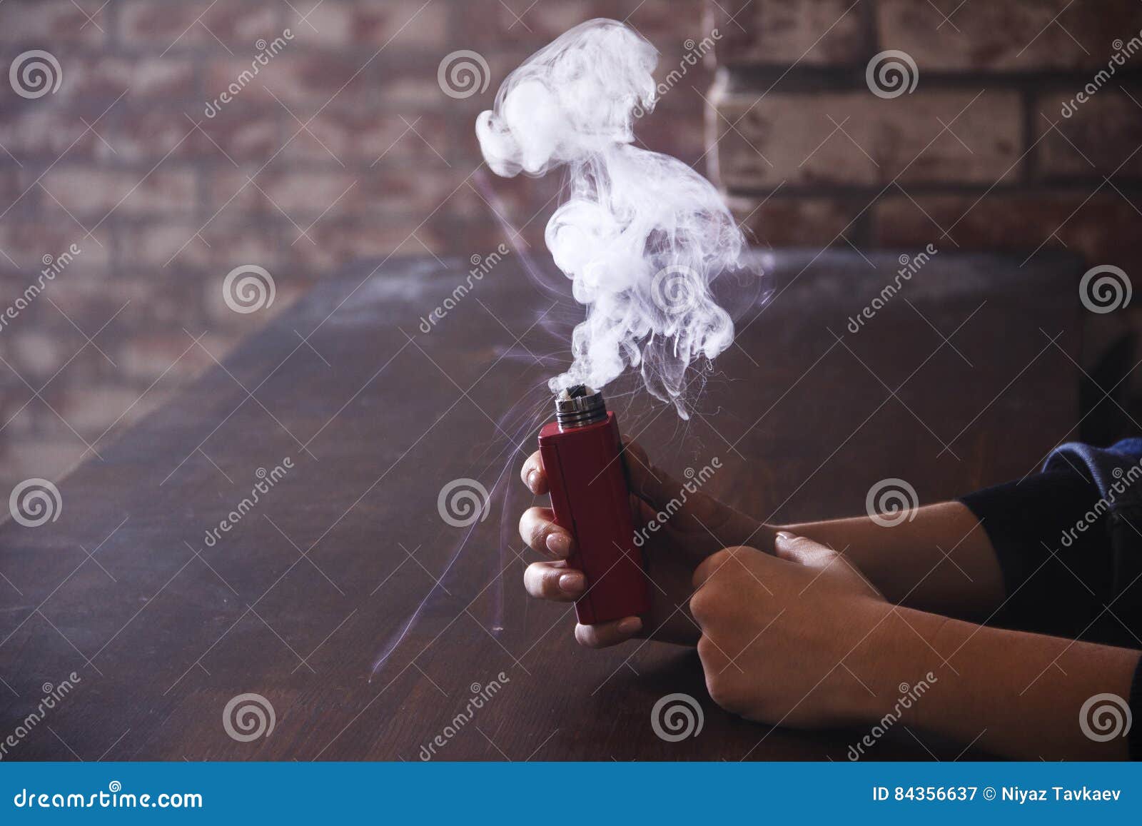 Vaping Device in in the Woman`s Hand Stock Image - Image of vaper, eciq ...