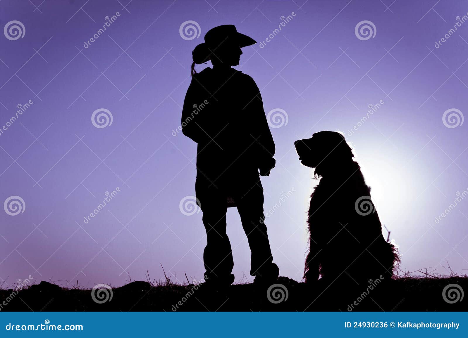 Vaquero Y Silueta Del Perro Que Se Sienta Foto de archivo - Imagen de ...