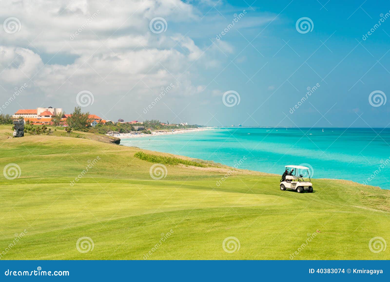 Varadero-Strand in Kuba Mit Dem Golfplatz Stockfoto - Bild von ...
