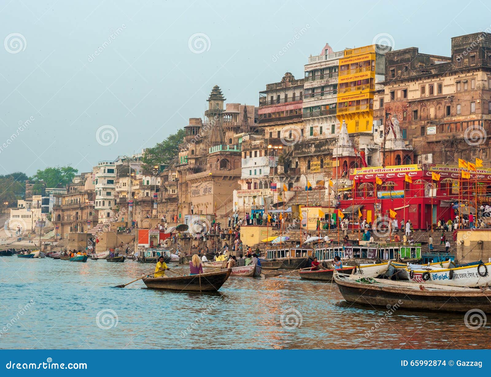 Varanasi (Benares) immagine stock editoriale. Immagine di timore - 65992874