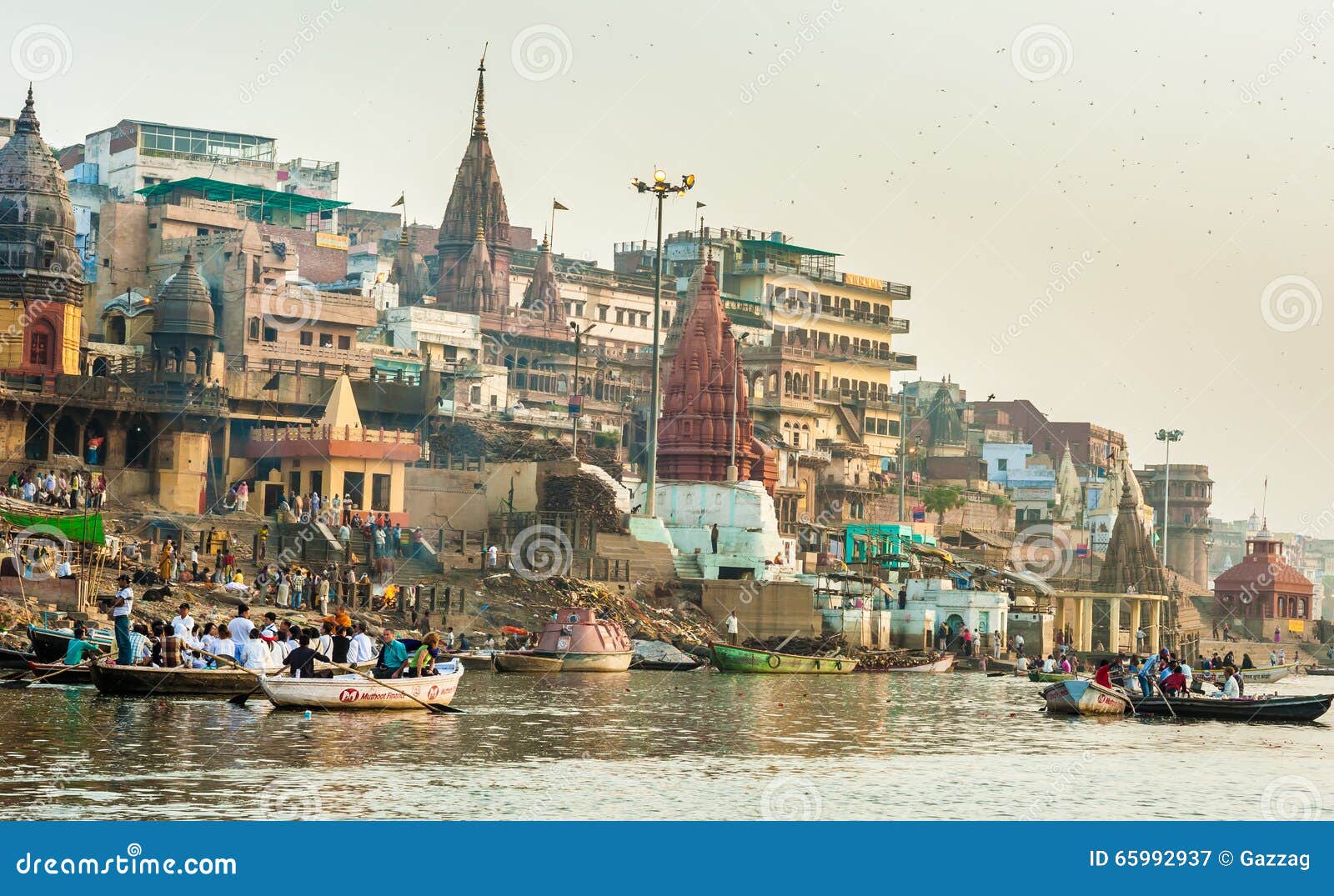 Varanasi (Benares) fotografia editoriale. Immagine di architettura ...