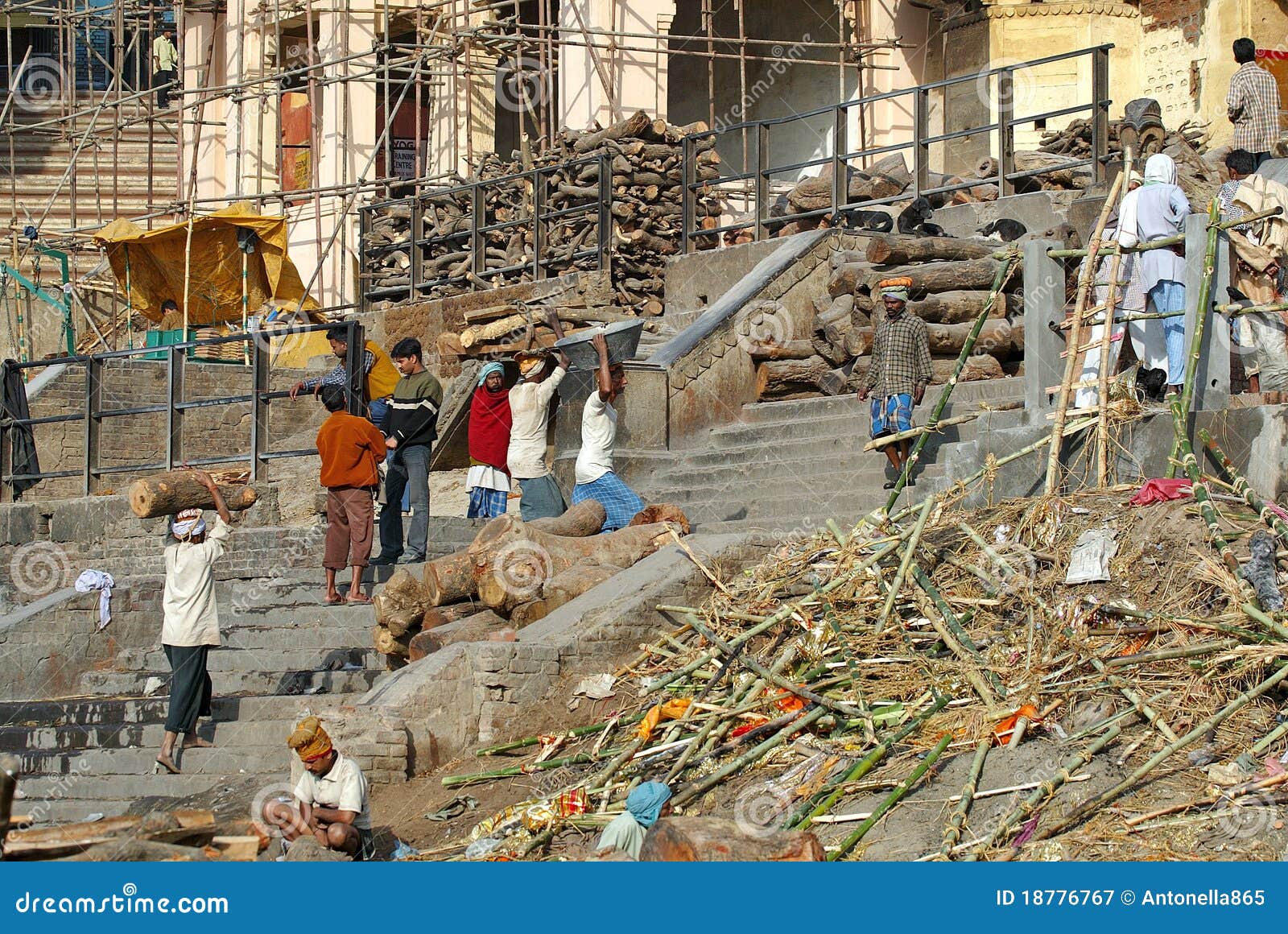 Varanasi cremation ghat editorial photography. Image of ganges - 18776767