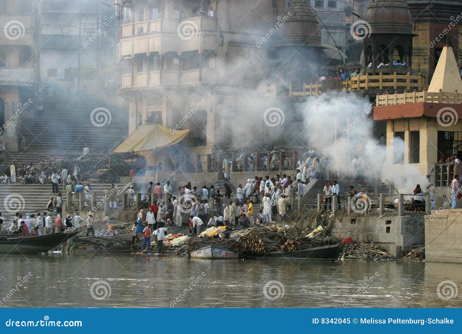 Varanasi cremation ghat editorial image. Image of prayer - 8342045