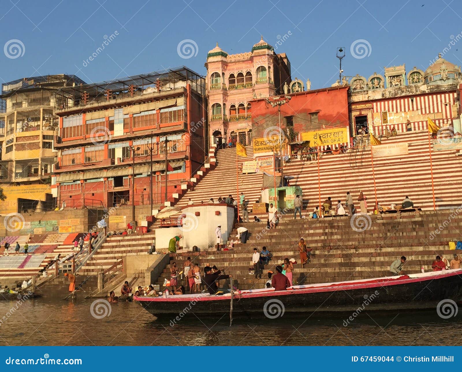 VARANASI INDIEN redaktionelles stockbild. Bild von sonnenaufgang - 67459044