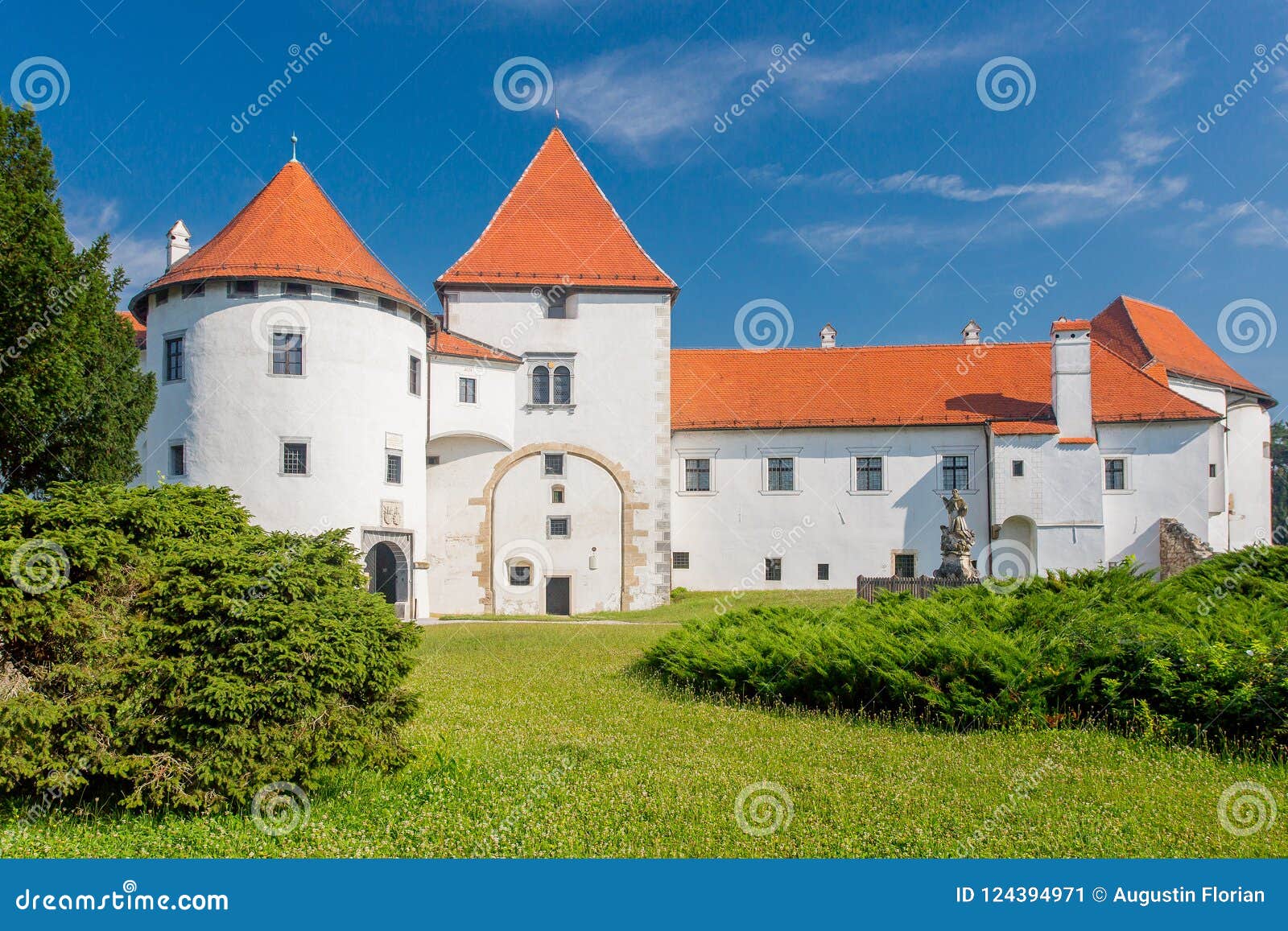 Varazdin castle, Croatia stock image. Image of park - 124394971
