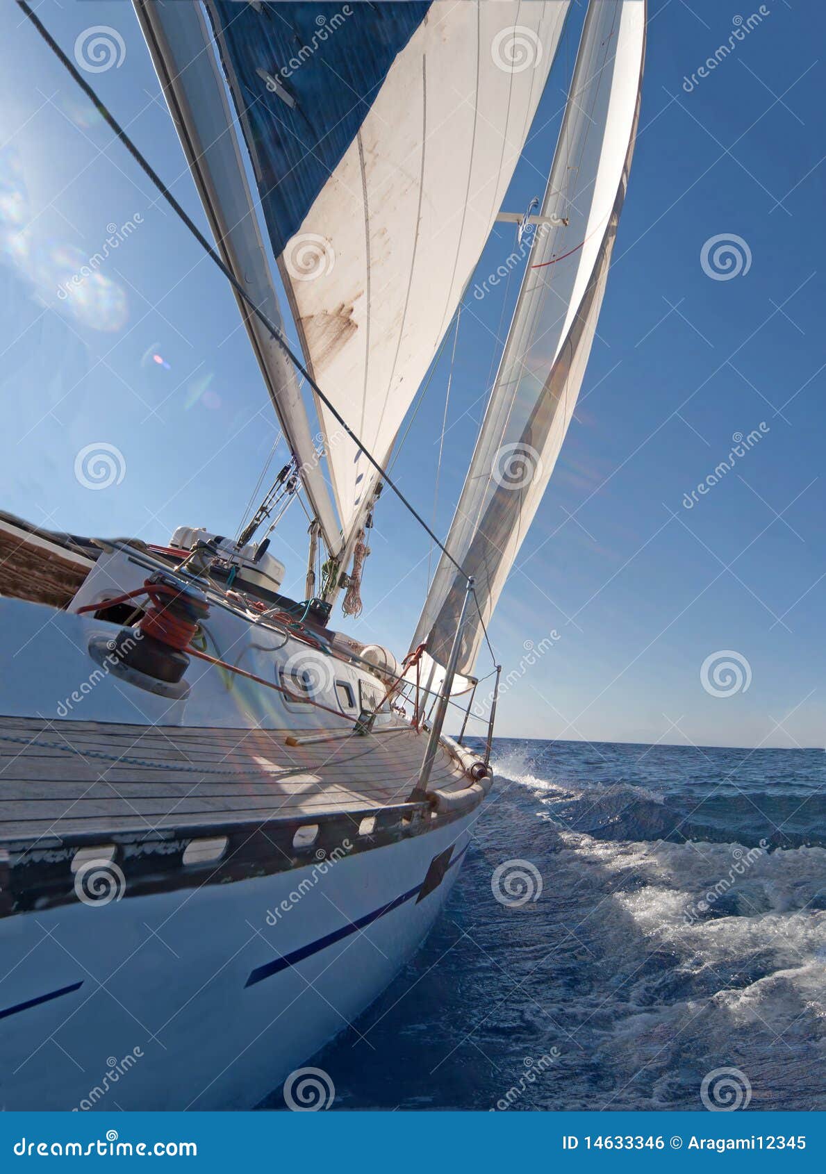 Varende boot stock foto. Image of levensstijl, horizon - 14633346