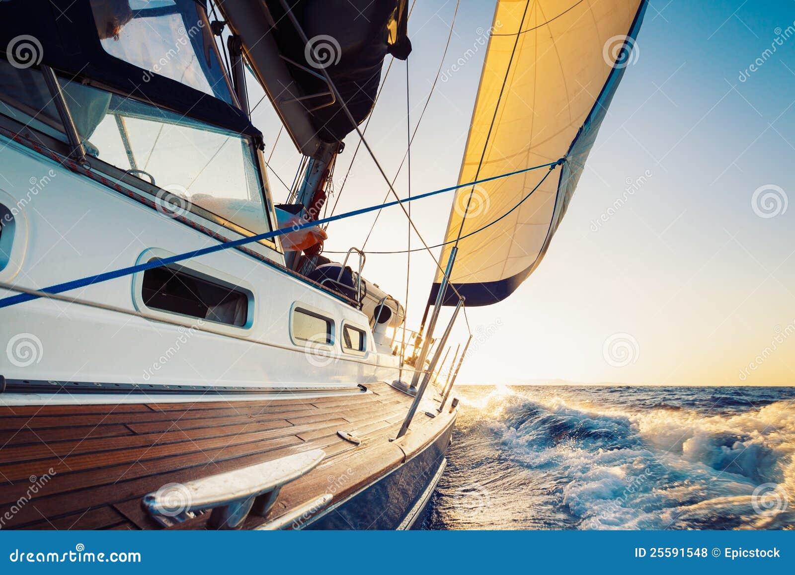 Varende boot stock foto. Image of activiteit, romantisch - 25591548