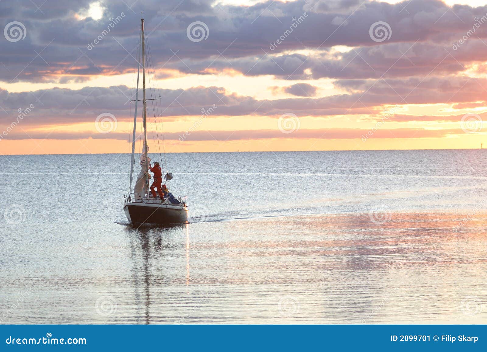 Varende Boot Op Zijn Manier in Haven Stock Afbeelding - Image of ...