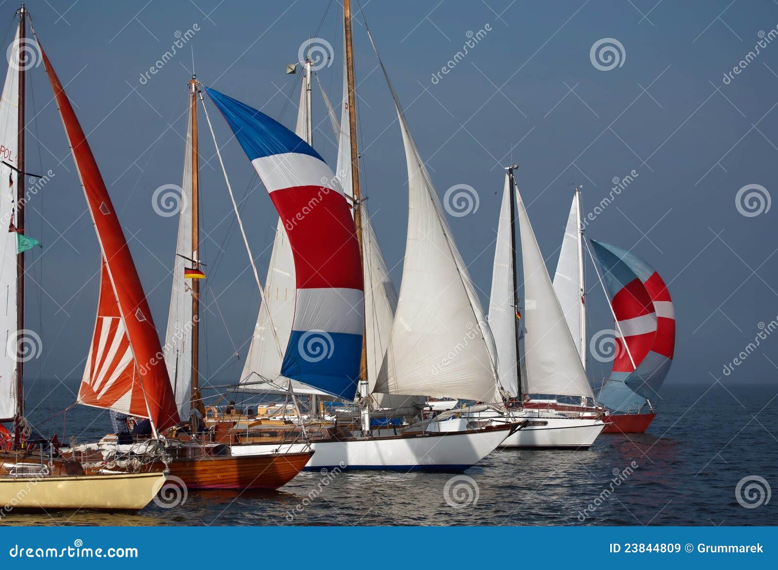 Varende Boten stock afbeelding. Image of boten, zeilen - 23844809