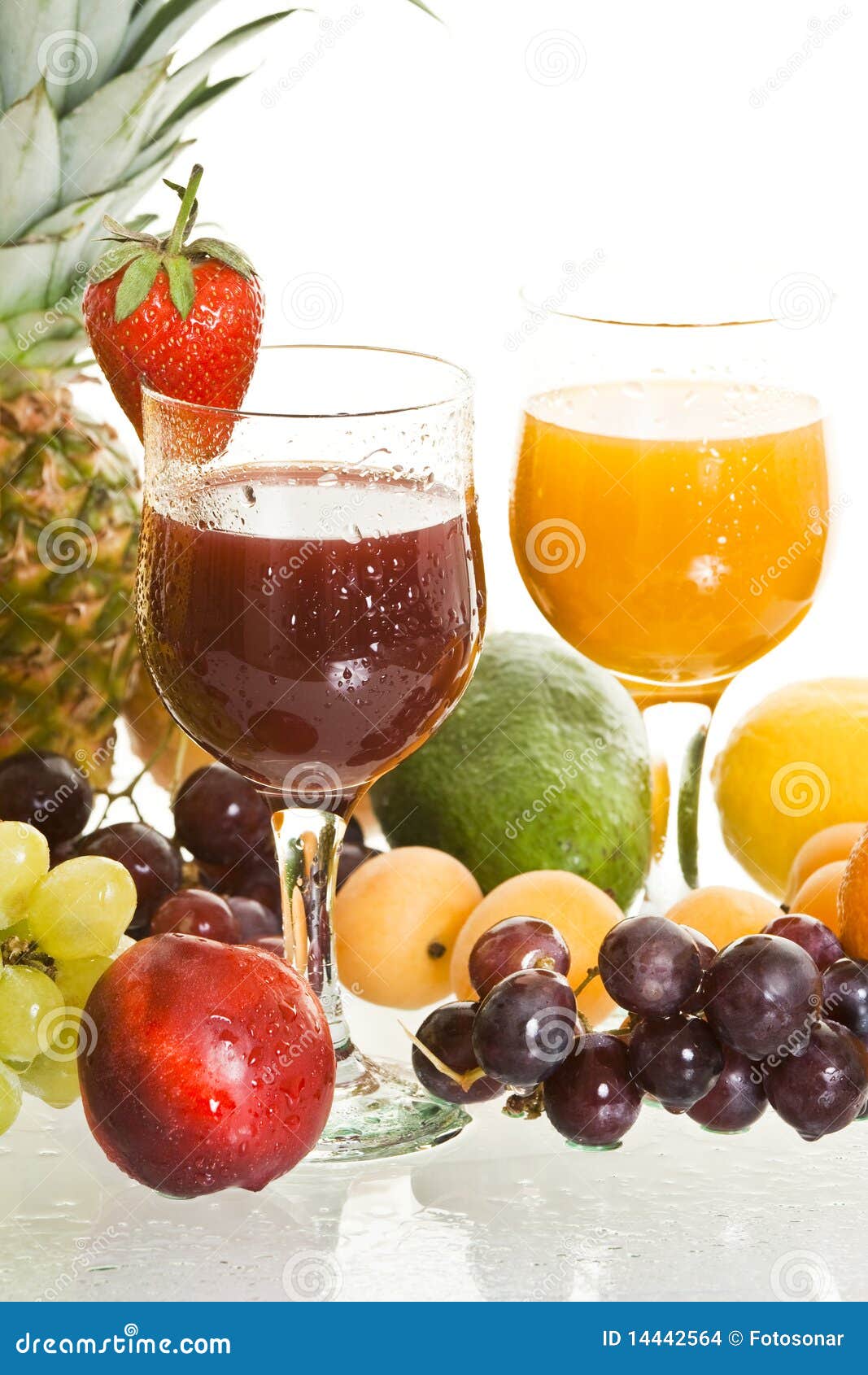 Vari cocktail di frutta fotografia stock. Immagine di agrume - 14442564