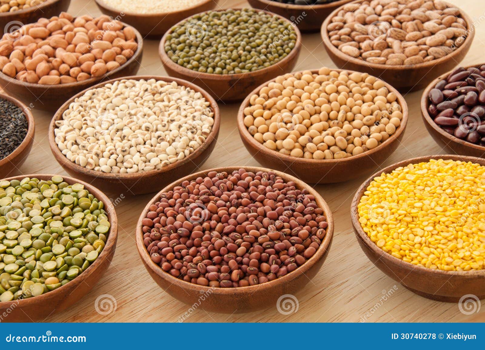 Vari tipi di fagioli. fotografia stock. Immagine di colore - 30740278
