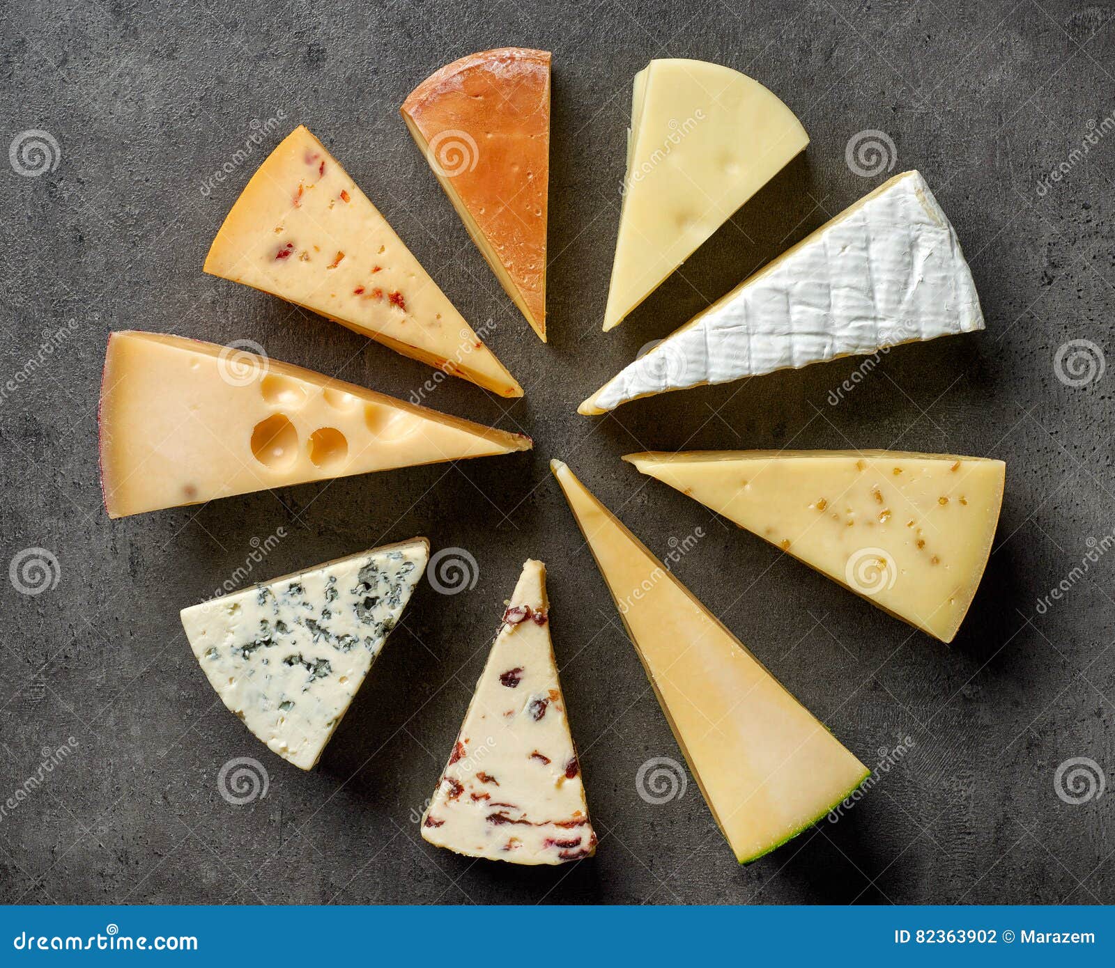 Vari tipi di formaggi fotografia stock. Immagine di buongustaio - 82363902