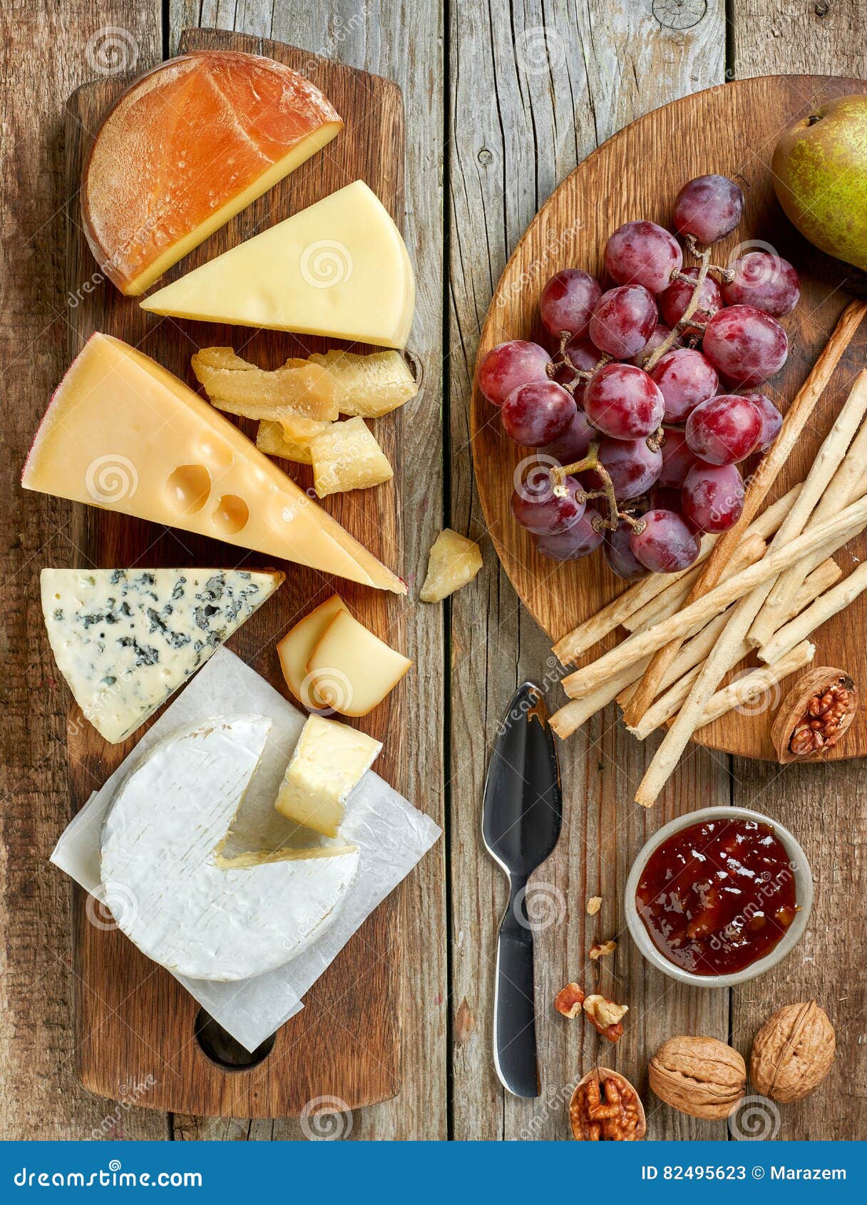 Vari tipi di formaggi immagine stock. Immagine di inceppamento - 82495623