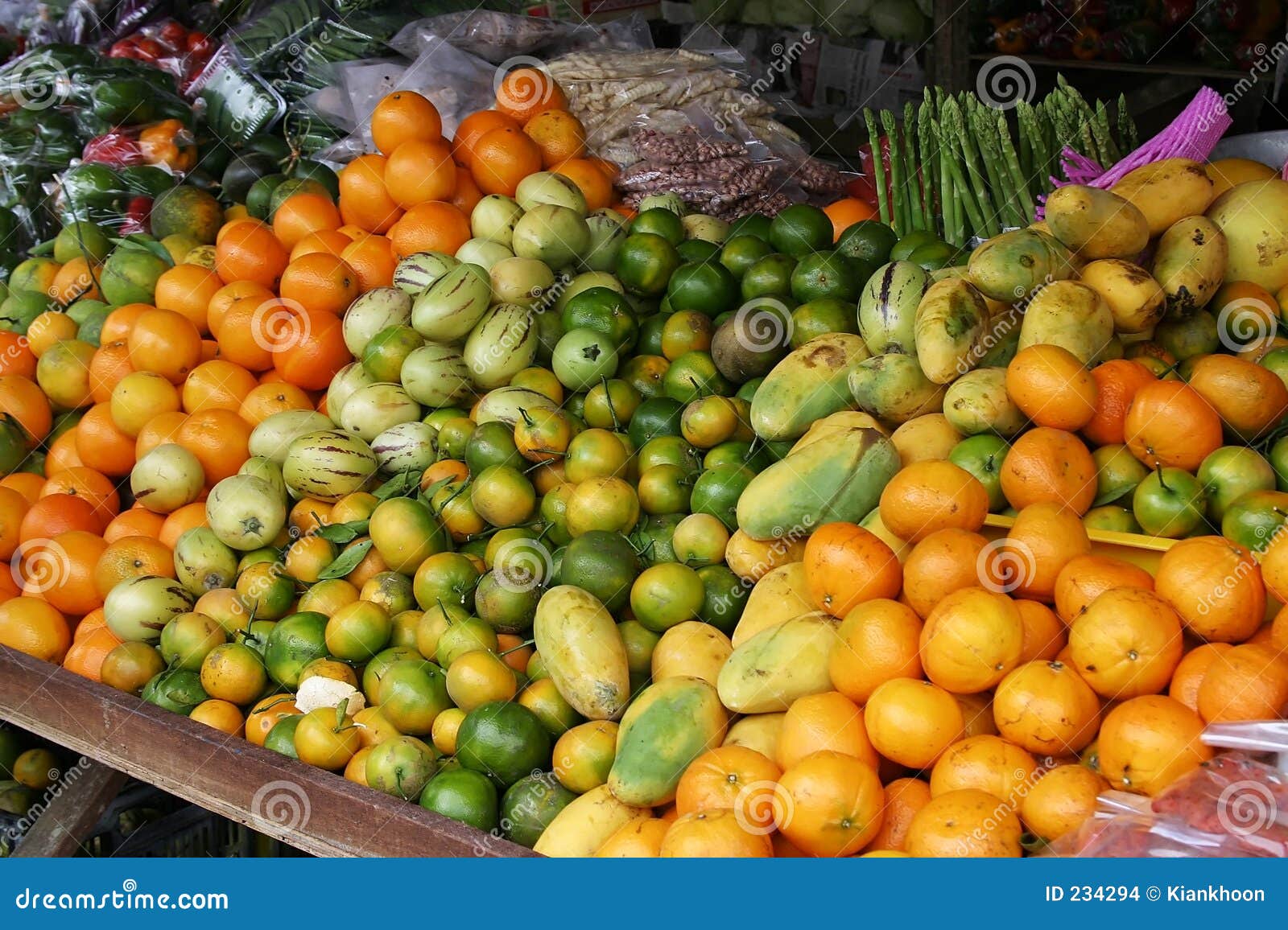 Varias frutas foto de archivo. Imagen de mercados, mango - 234294