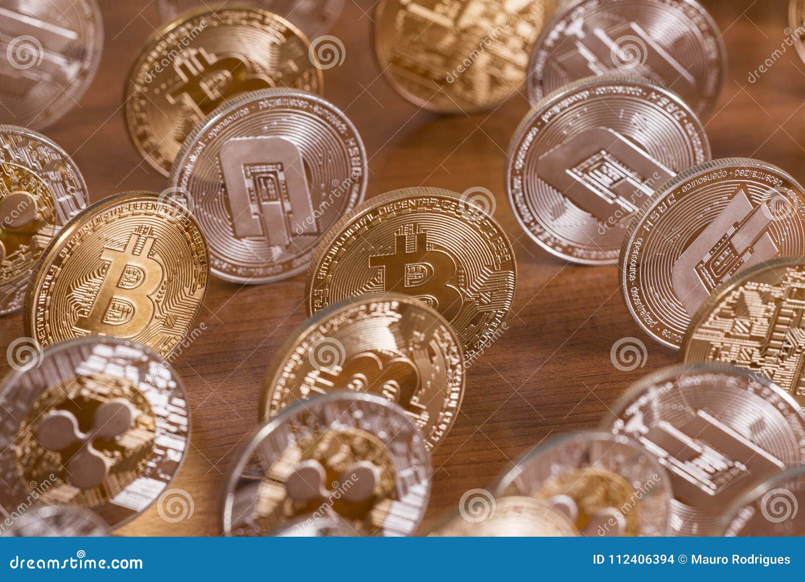 Varias Monedas Crypto Alineadas De La Moneda Imagen de archivo ...