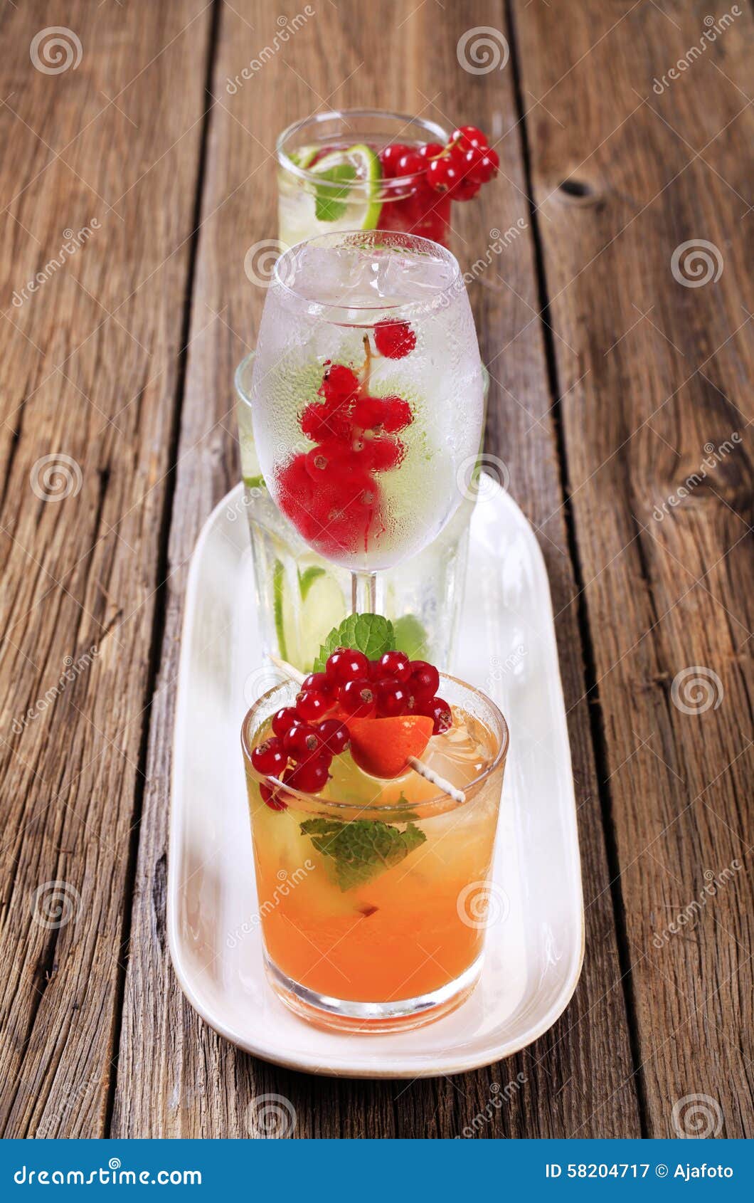 Variedad De Bebidas Heladas Imagen de archivo - Imagen de nonalcoholic ...