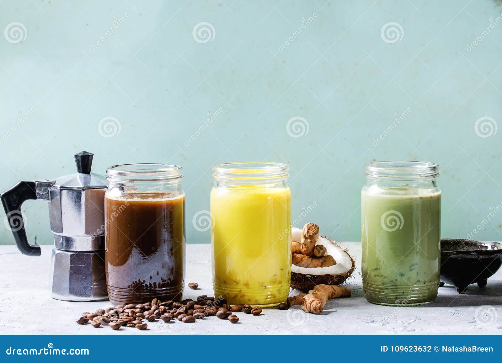 Variedad De Bebidas Heladas Del Latte Foto de archivo - Imagen de leche ...