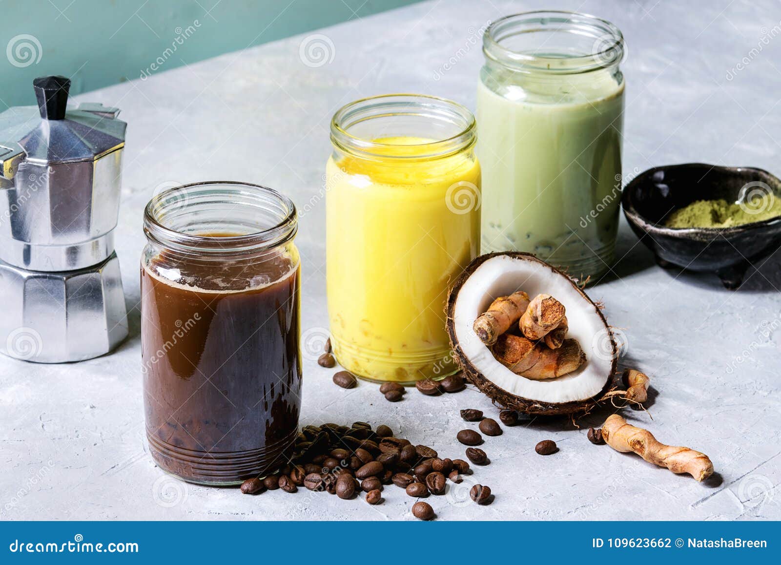 Variedad De Bebidas Heladas Del Latte Foto de archivo - Imagen de ...