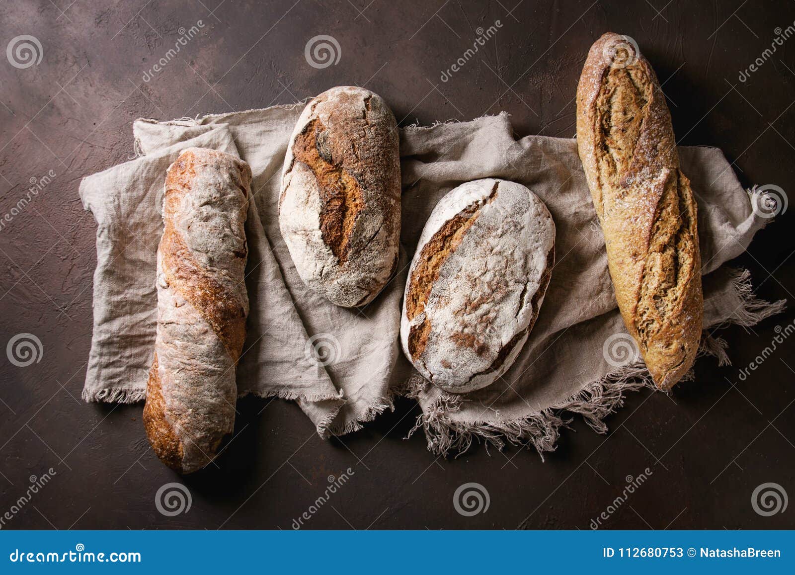 Variedad De Pan Del Artesano Imagen de archivo - Imagen de artesano ...