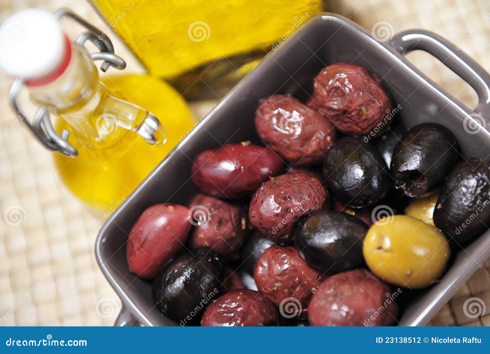 Varios tipos de aceitunas foto de archivo. Imagen de alimento - 23138512