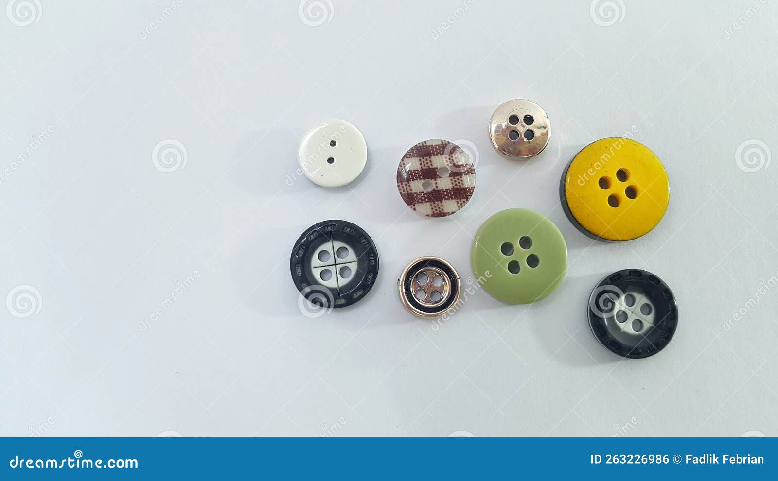 Varios Tipos De Botones De Ropa Foto de archivo - Imagen de gris ...