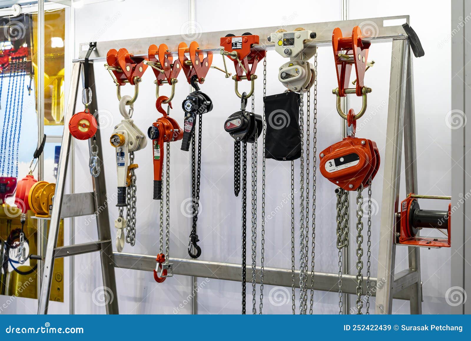 Pull Up Storage Bed, Storage Space Revealed By Lifting The Slatted Base ...