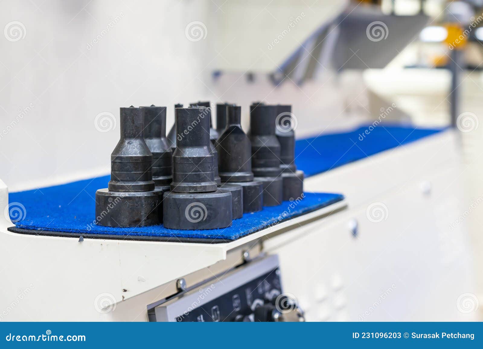 Punch Die Or Shear Set On Table Semi Automatic Hydraulic Press Machine ...