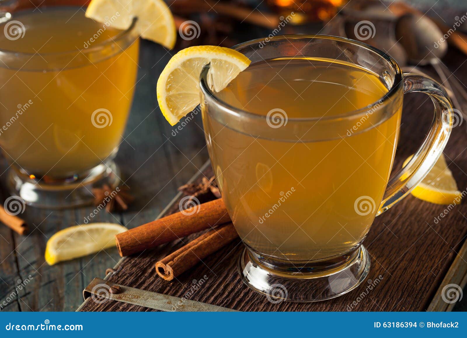 Varm Varm Toddy Med Citronen Arkivfoto - Bild av groda, citron: 63186394