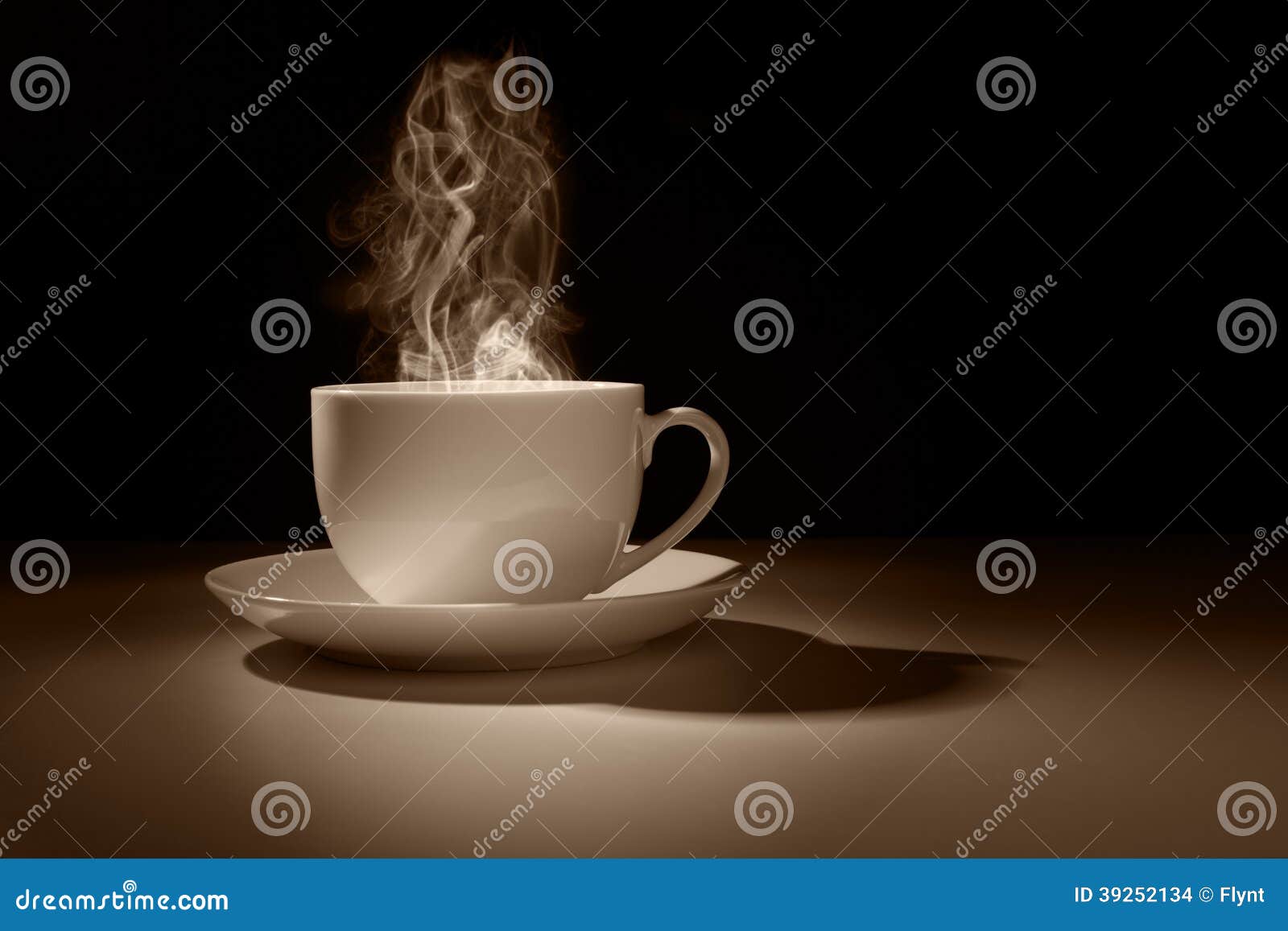 Varmt kopp kaffe eller te arkivfoto. Bild av kaffe, varmt - 39252134