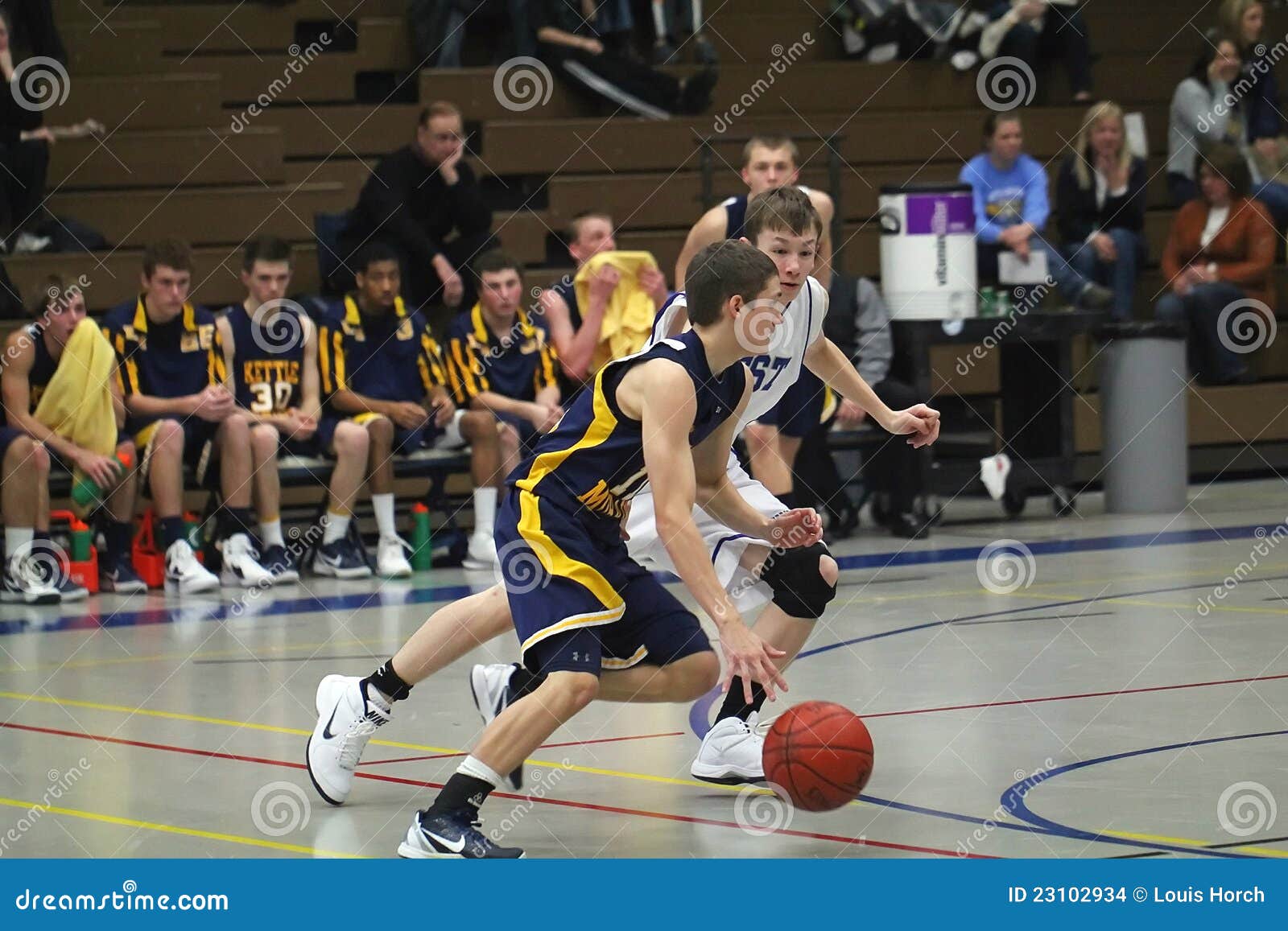 Varsity High School Basketball Editorial Stock Image - Image of compete ...